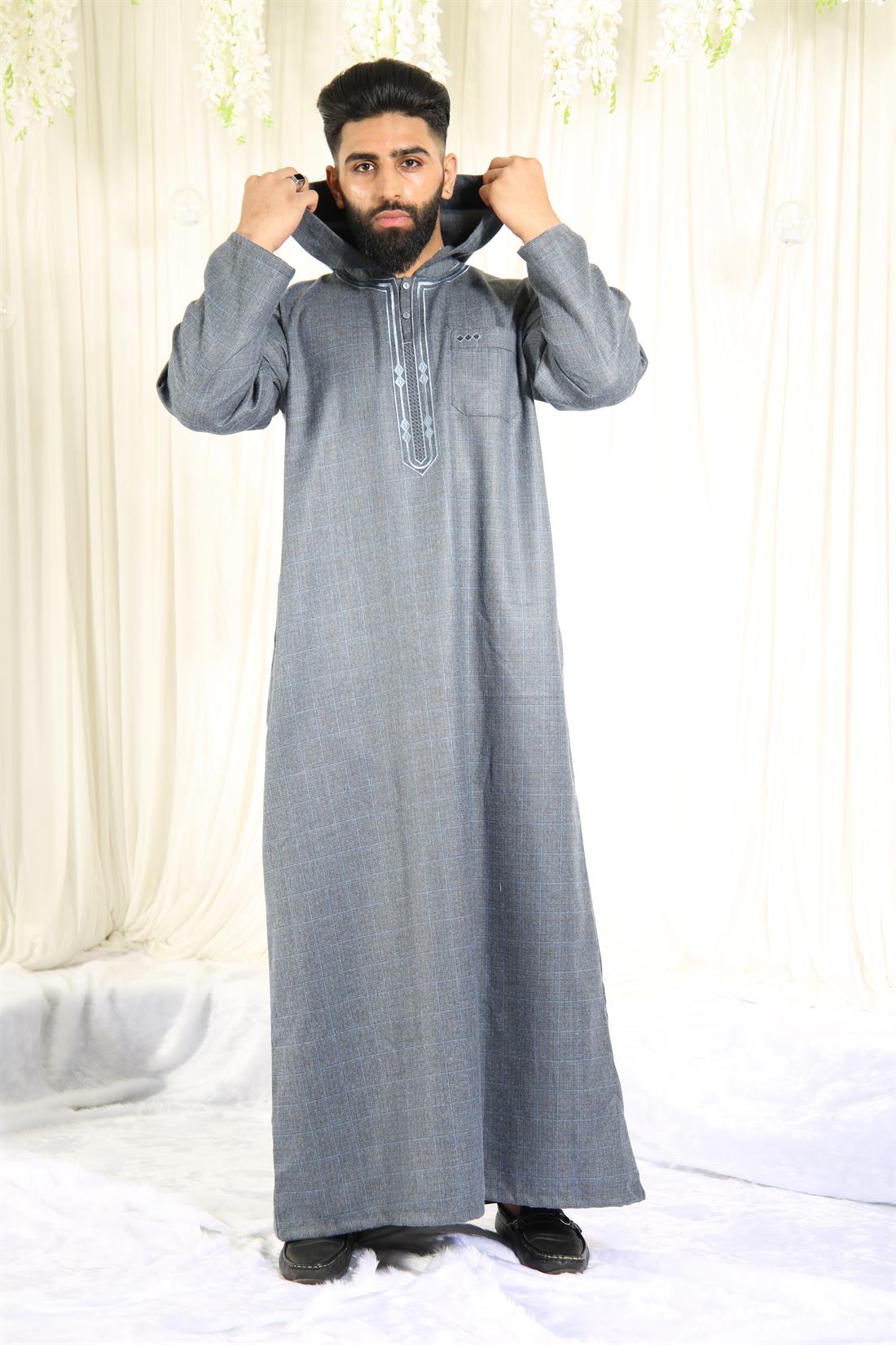 MENS JUBBA IN POLYESTER WOOL BLEND FABRIC WITH SELF EMBROIDERY.